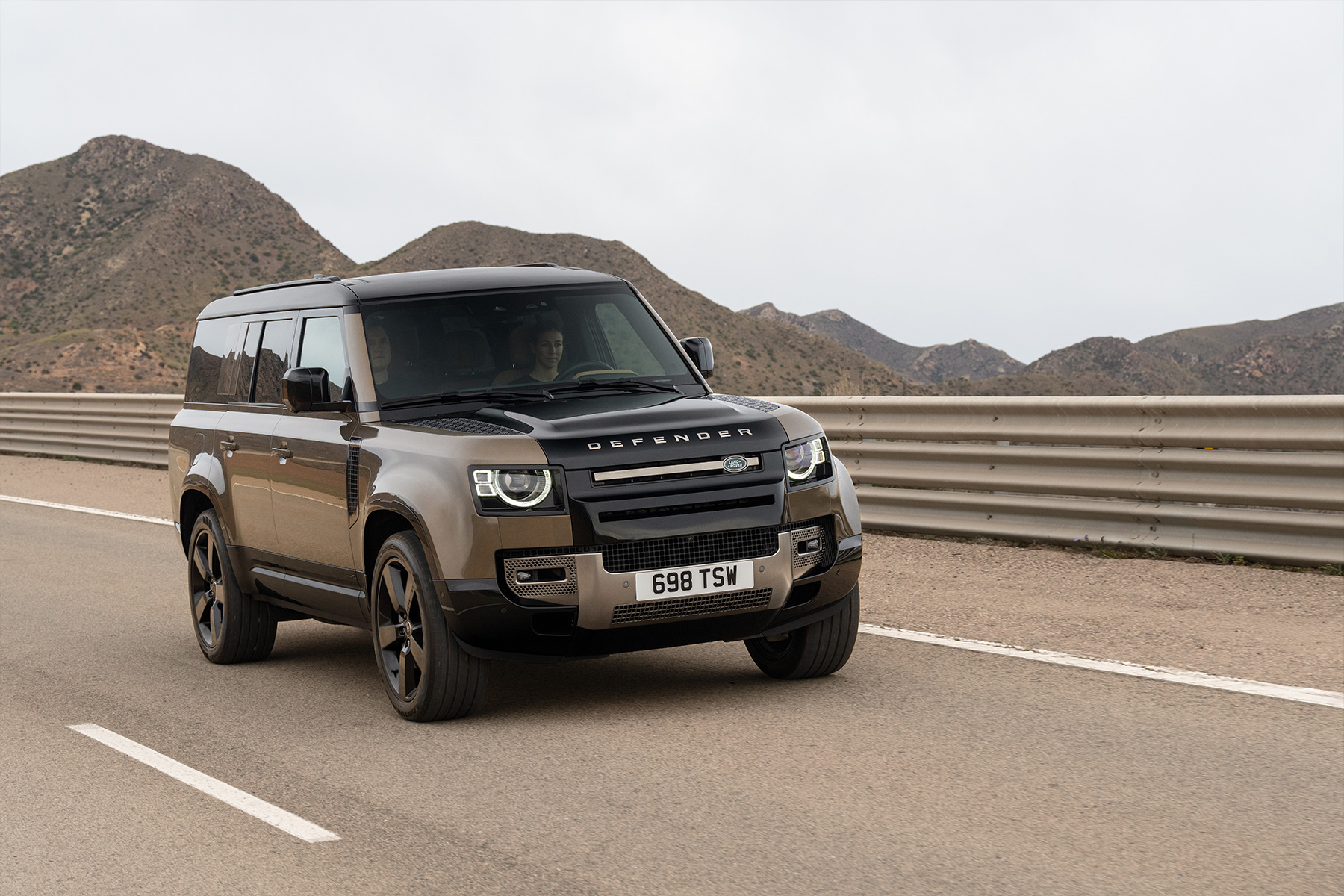 Defender 130 | 8-Seat SUV Subscription | Pivotal
